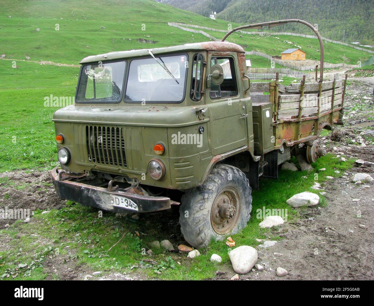 Broken old engine hi-res stock photography and images - Alamy
