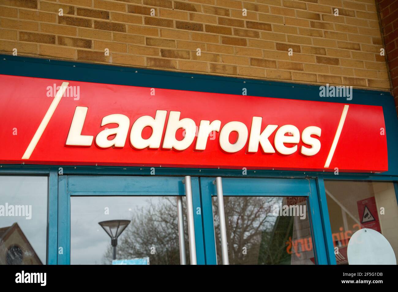 Ladbrokes logo hi-res stock photography and images - Alamy