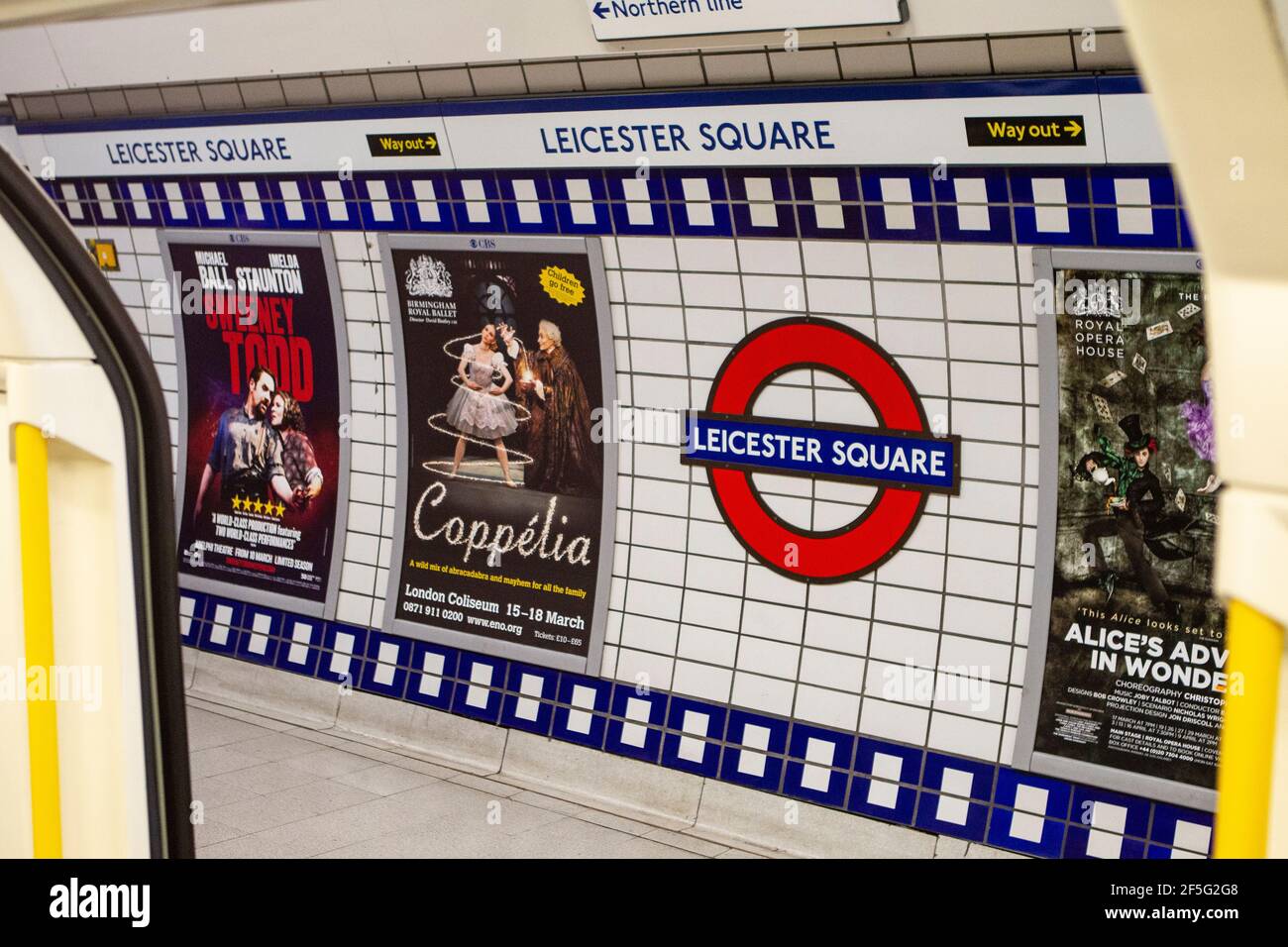 Leicester square underground sign hi-res stock photography and images ...