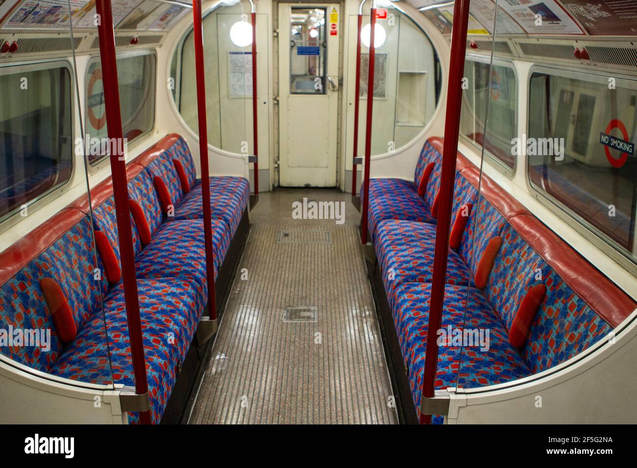 Empty london tube train hi-res stock photography and images - Alamy