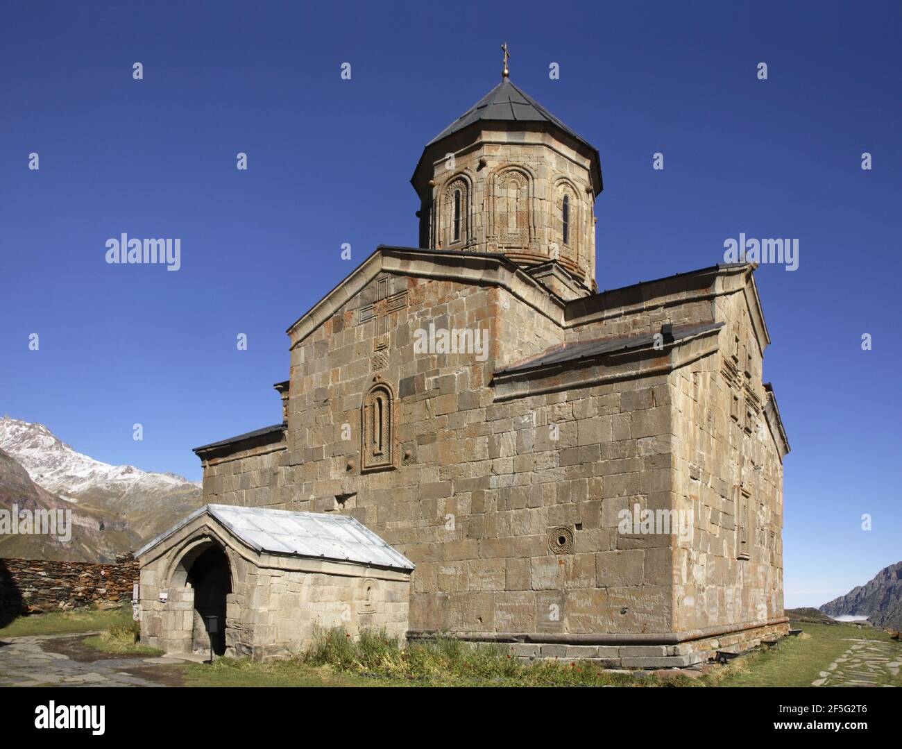 Gergeti Trinity Church near the village Stepantsminda. Georgia Stock ...