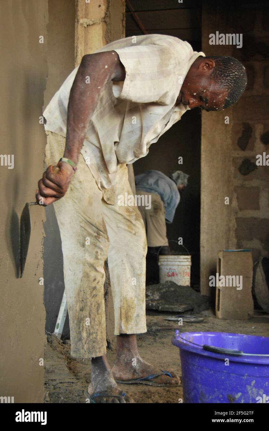 African Bricklayer at work, Lagos Stock Photo - Alamy