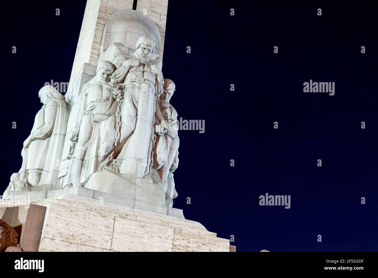 Freedom Monument, Riga, Latvia at night Stock Photo - Alamy