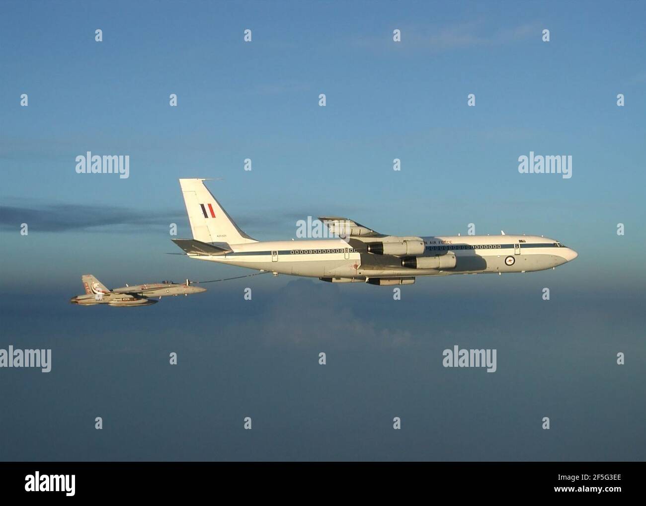 RAAF EB-707 (33 Sqn) refuelling a US Navy F-A-18 Hornet (VFA-131 Stock ...