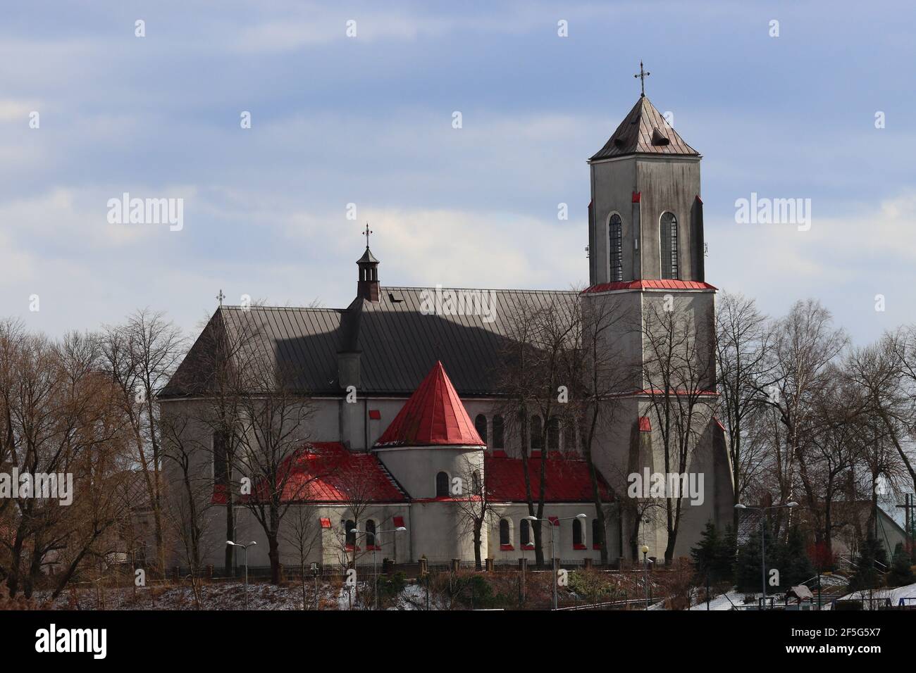 Red roof church hi-res stock photography and images - Alamy