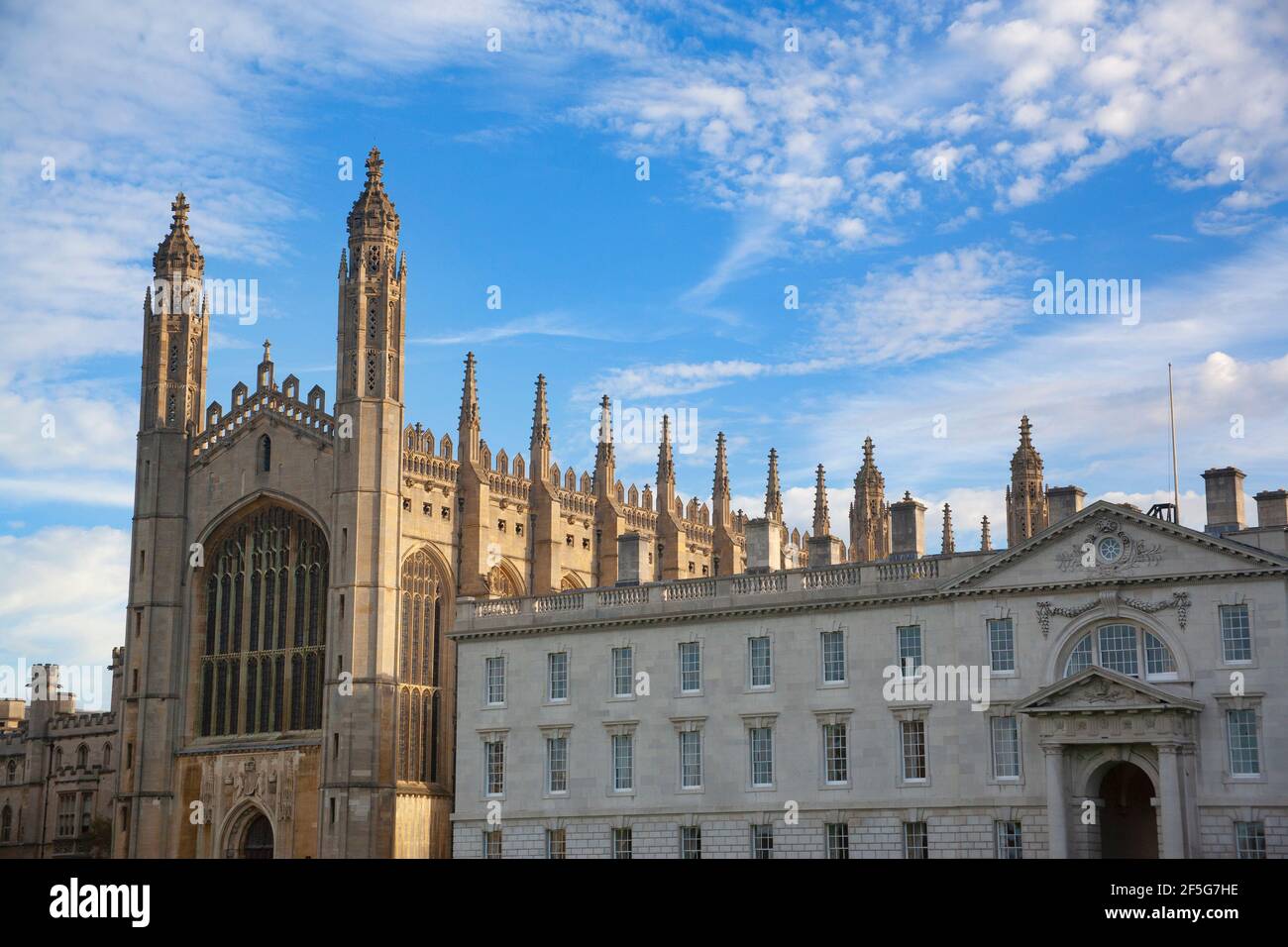 Kings College Chapel (left) and Gibb's Building, Cambridge Stock Photo ...