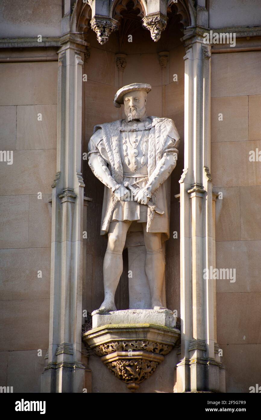 Statue of King Henry VIII at King's College. Architectural detail ...