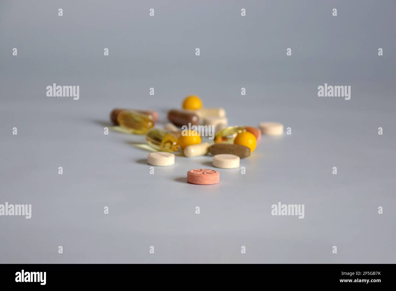 Tablets, capsule, vitamins, and dietary supplements of various sizes ...