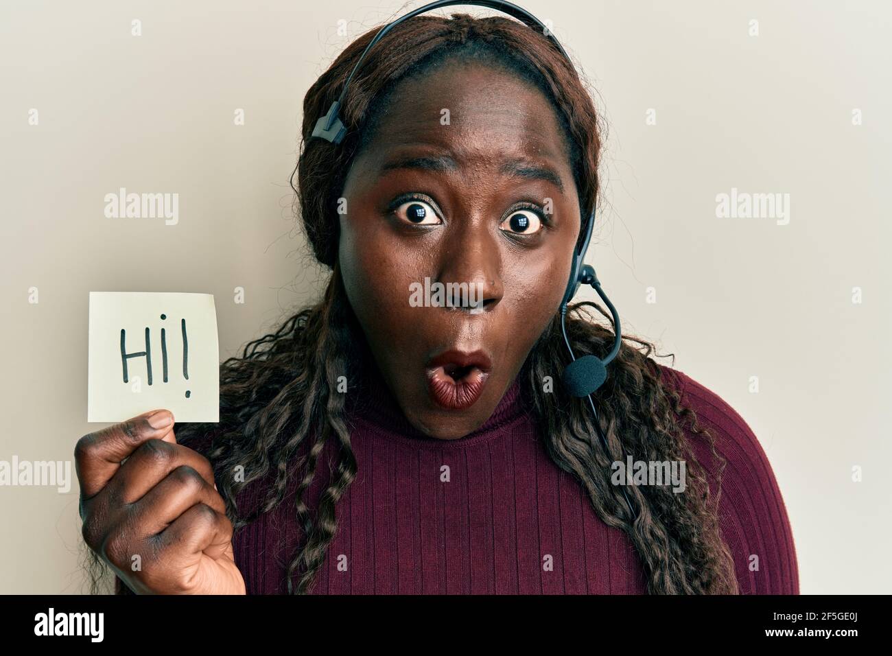 Woman scared hi hi-res stock photography and images - Alamy