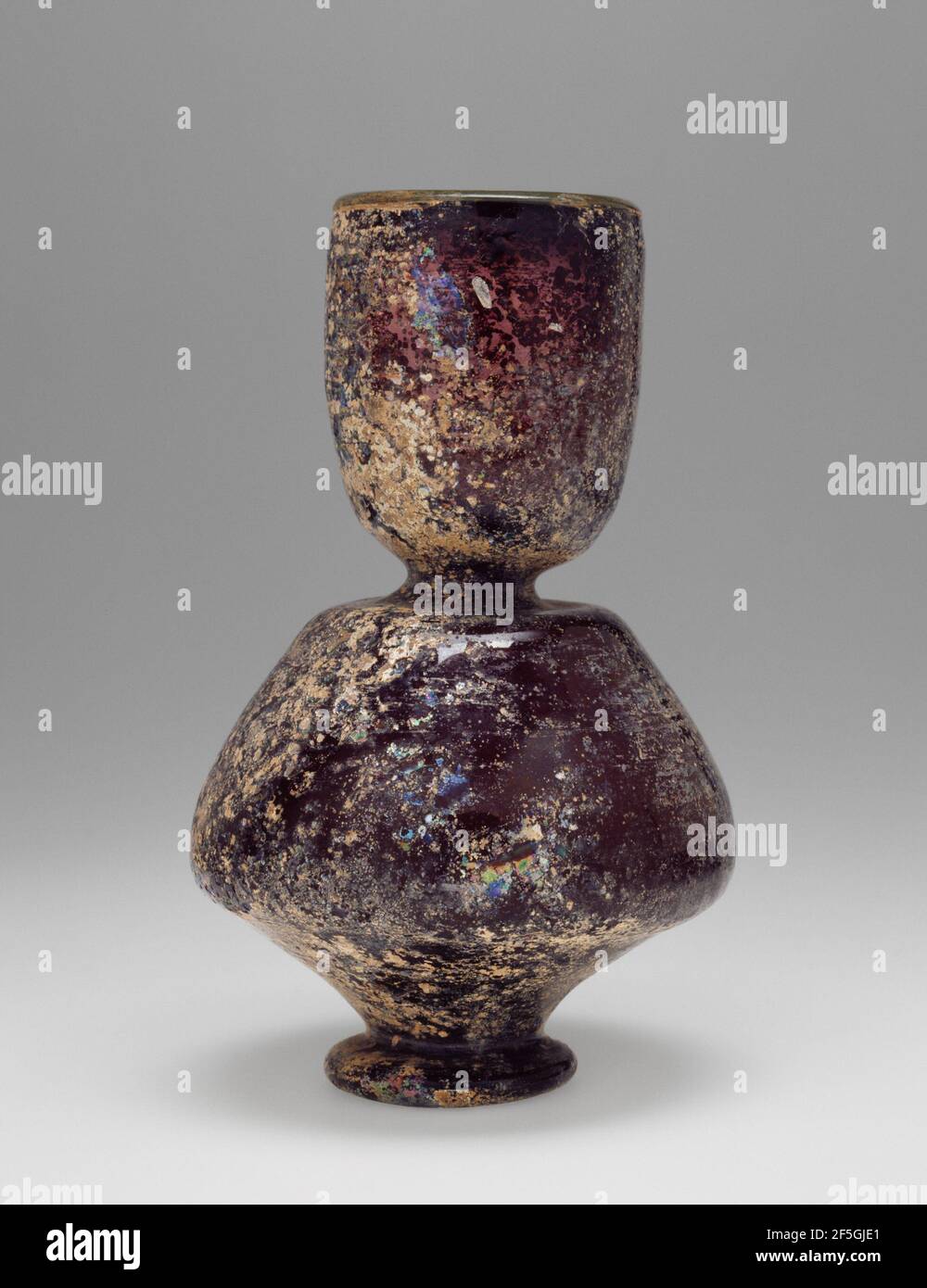 Coniform hi-res stock photography and images - Alamy