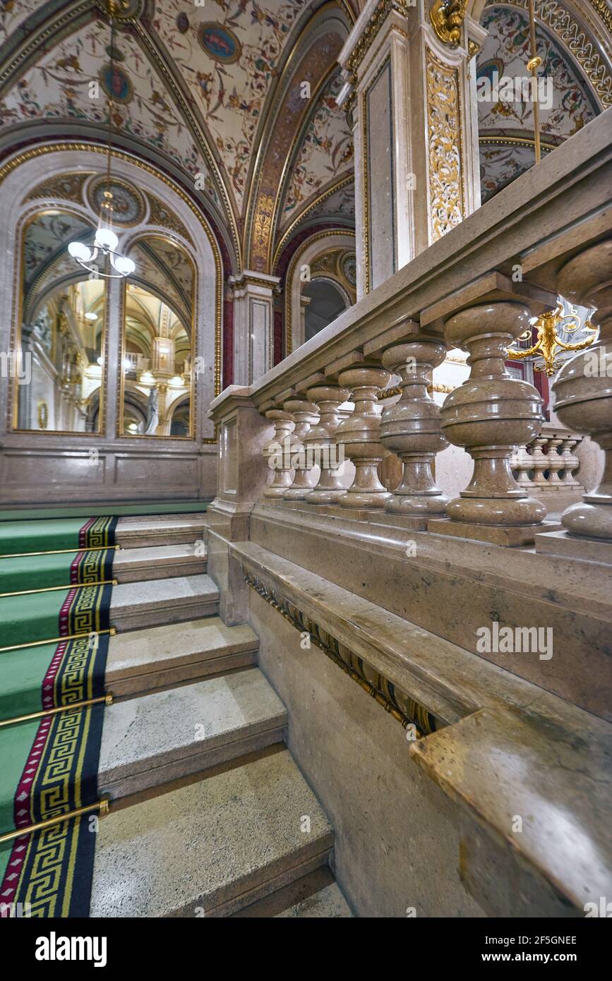 Visiting Vienna State Opera House Stock Photo - Alamy