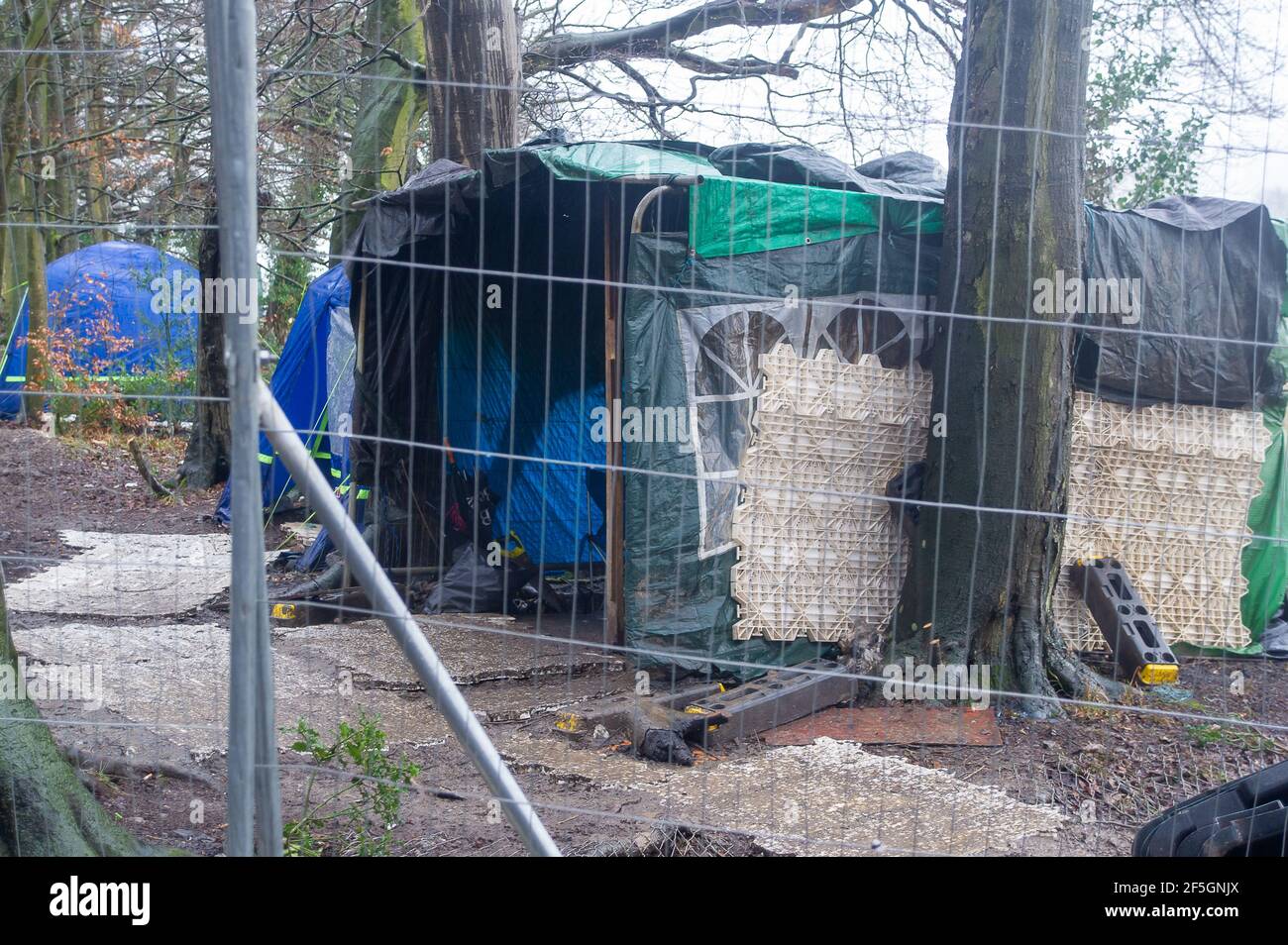 Aylesbury Vale, UK. 17th February, 2021. An HS2 security shack in the ...