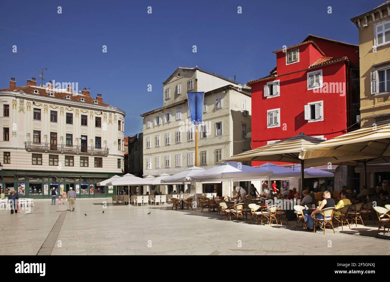 People`s square in split croatia hi-res stock photography and images ...