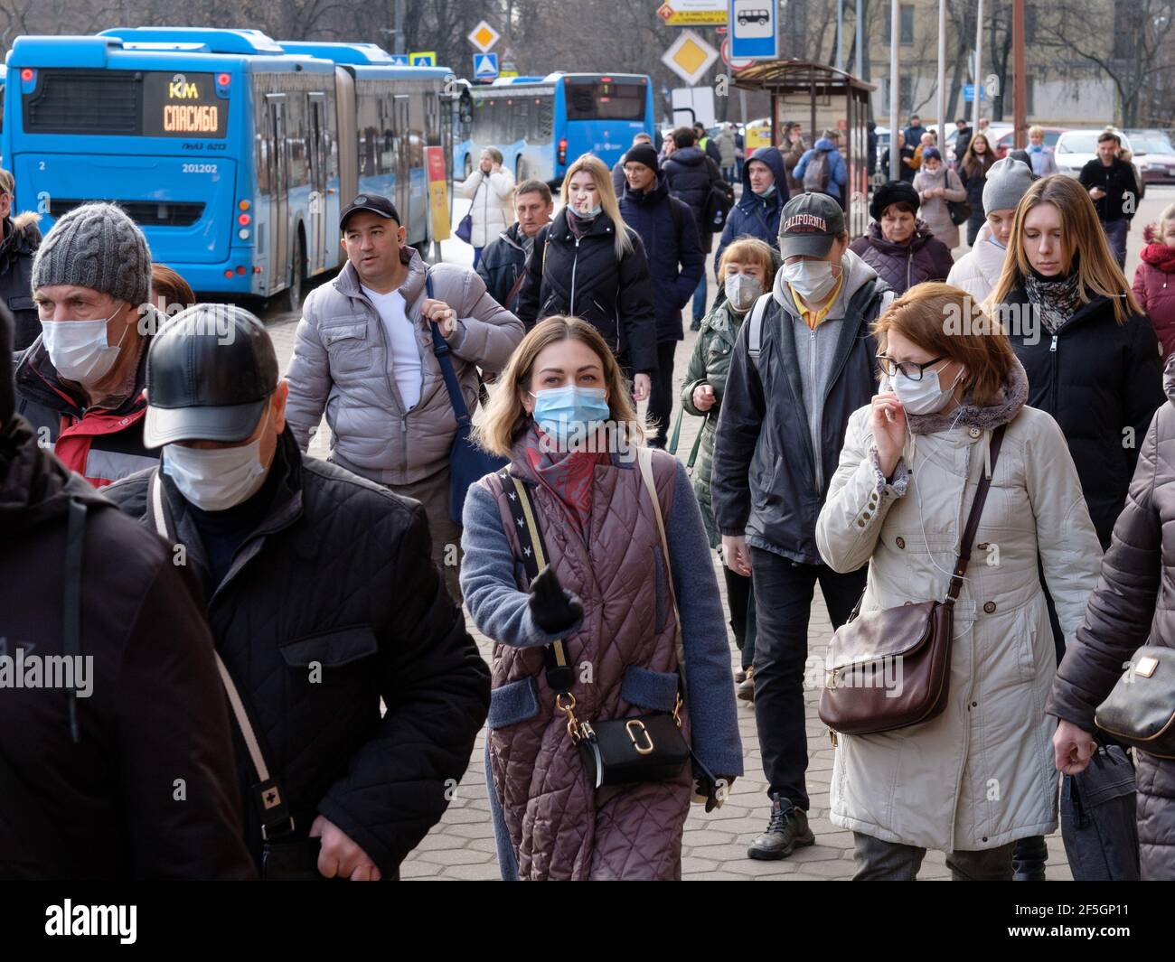 Passengers leaving a bus hi-res stock photography and images - Alamy