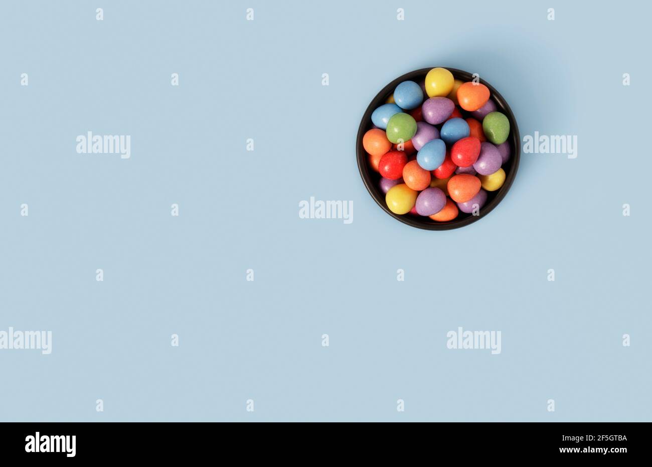 Mini easter eggs hi-res stock photography and images - Alamy