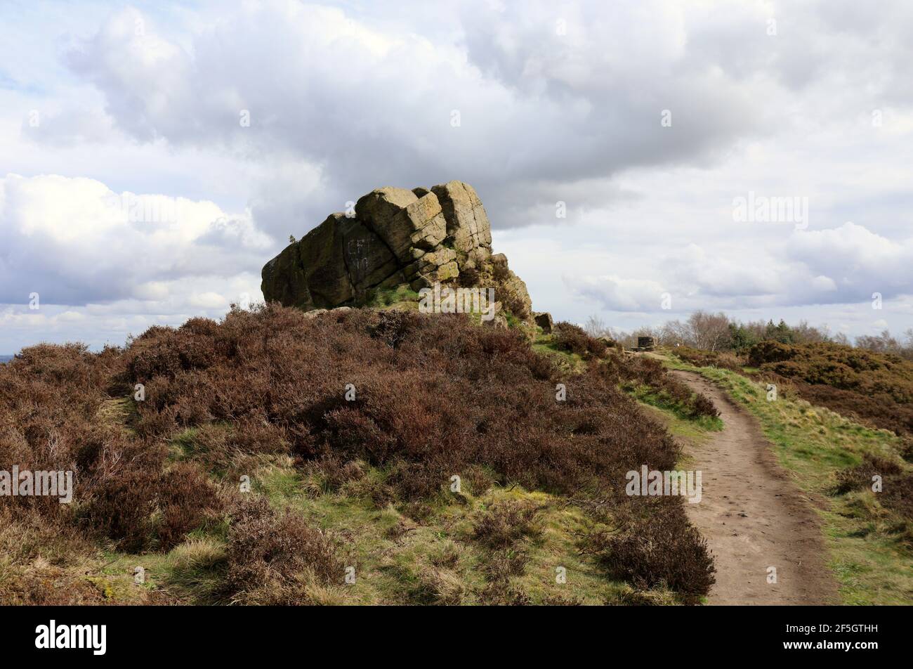 Derbyshire gritstone boulder hi-res stock photography and images - Alamy