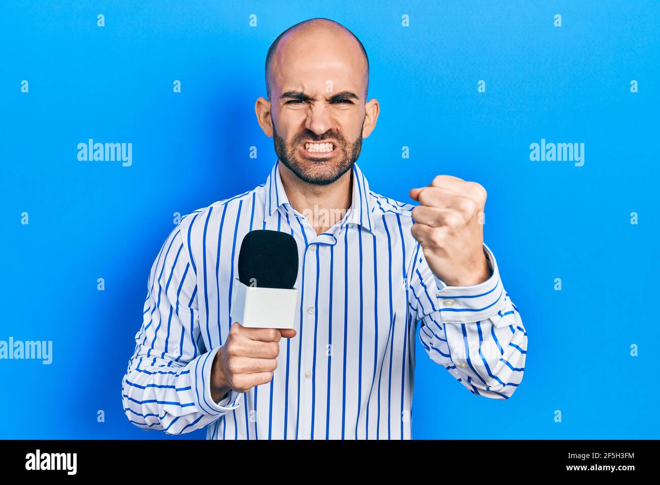 Angry shouting at reporter hi-res stock photography and images - Alamy
