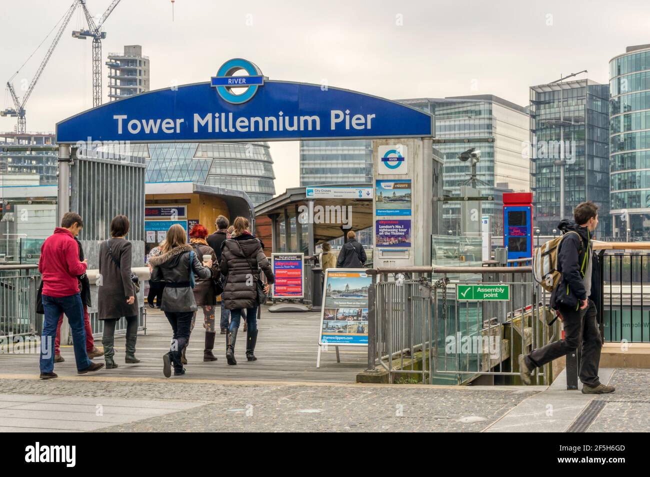 Tower millennium pier river thames hi-res stock photography and images ...