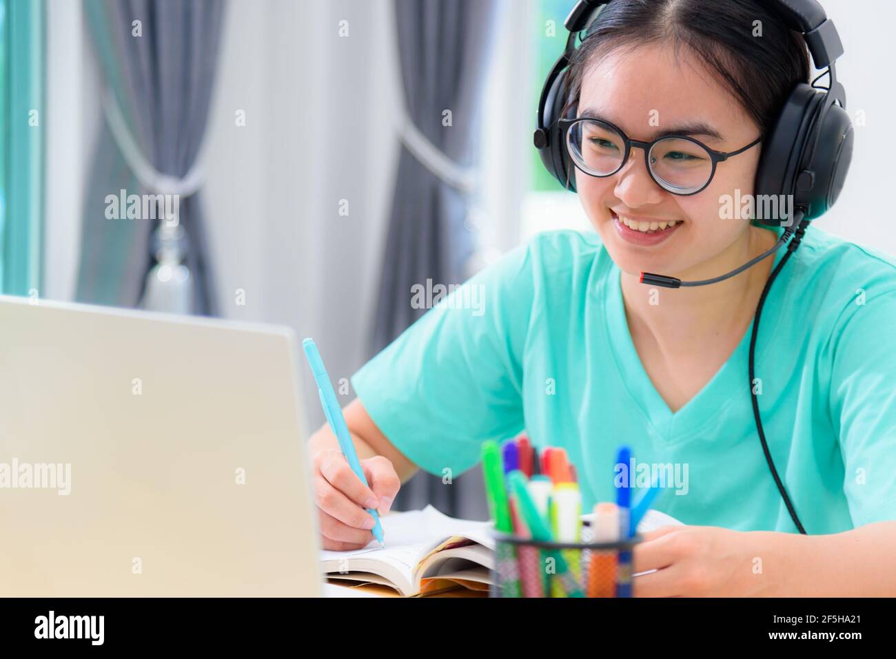 Uni writing hi-res stock photography and images - Alamy