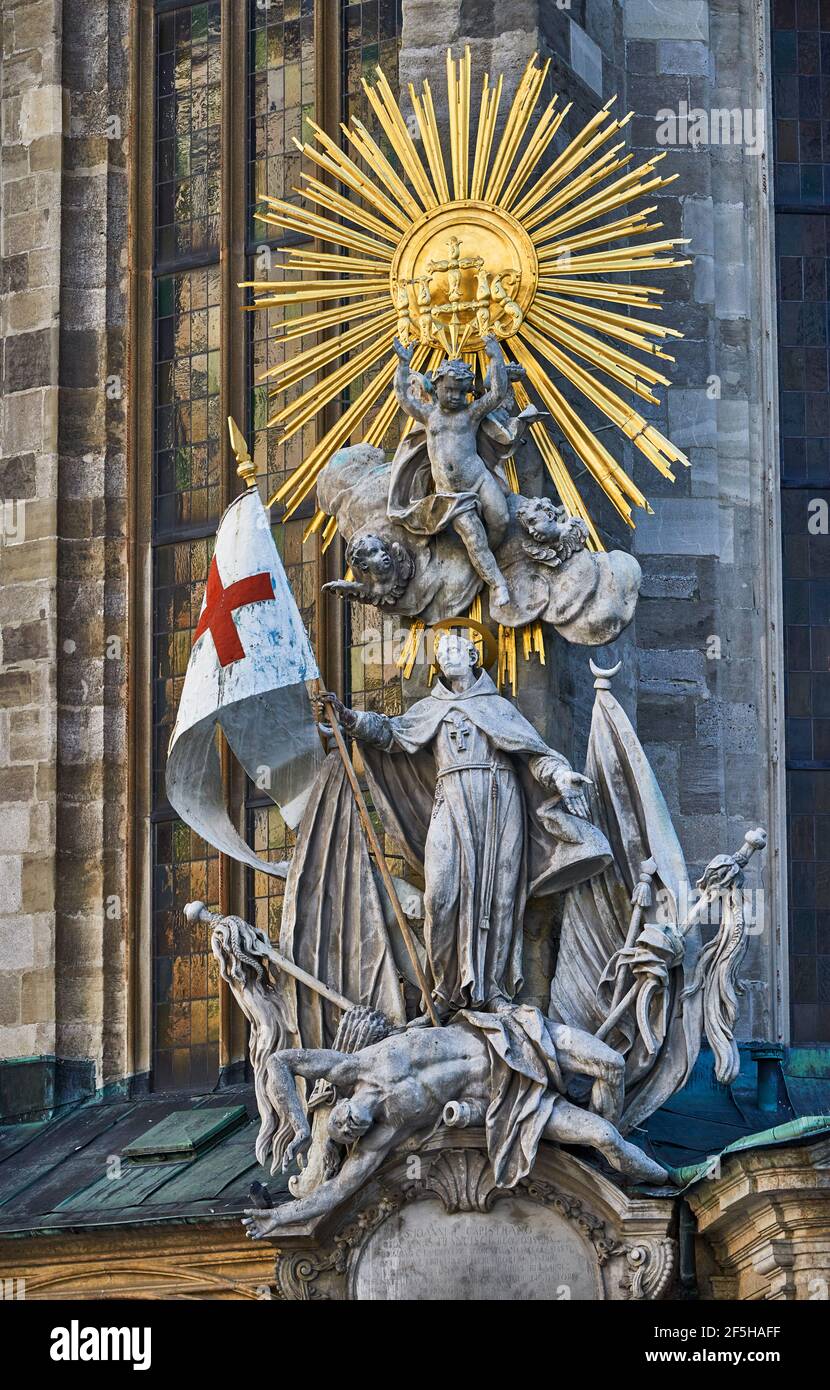 St stephen cathedral interior hi-res stock photography and images - Alamy