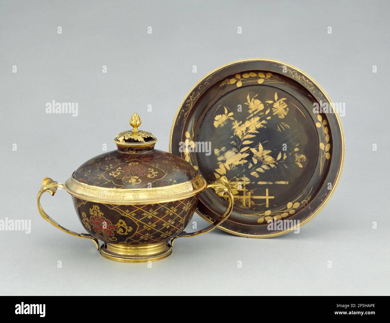 Lidded bowls hi-res stock photography and images - Alamy