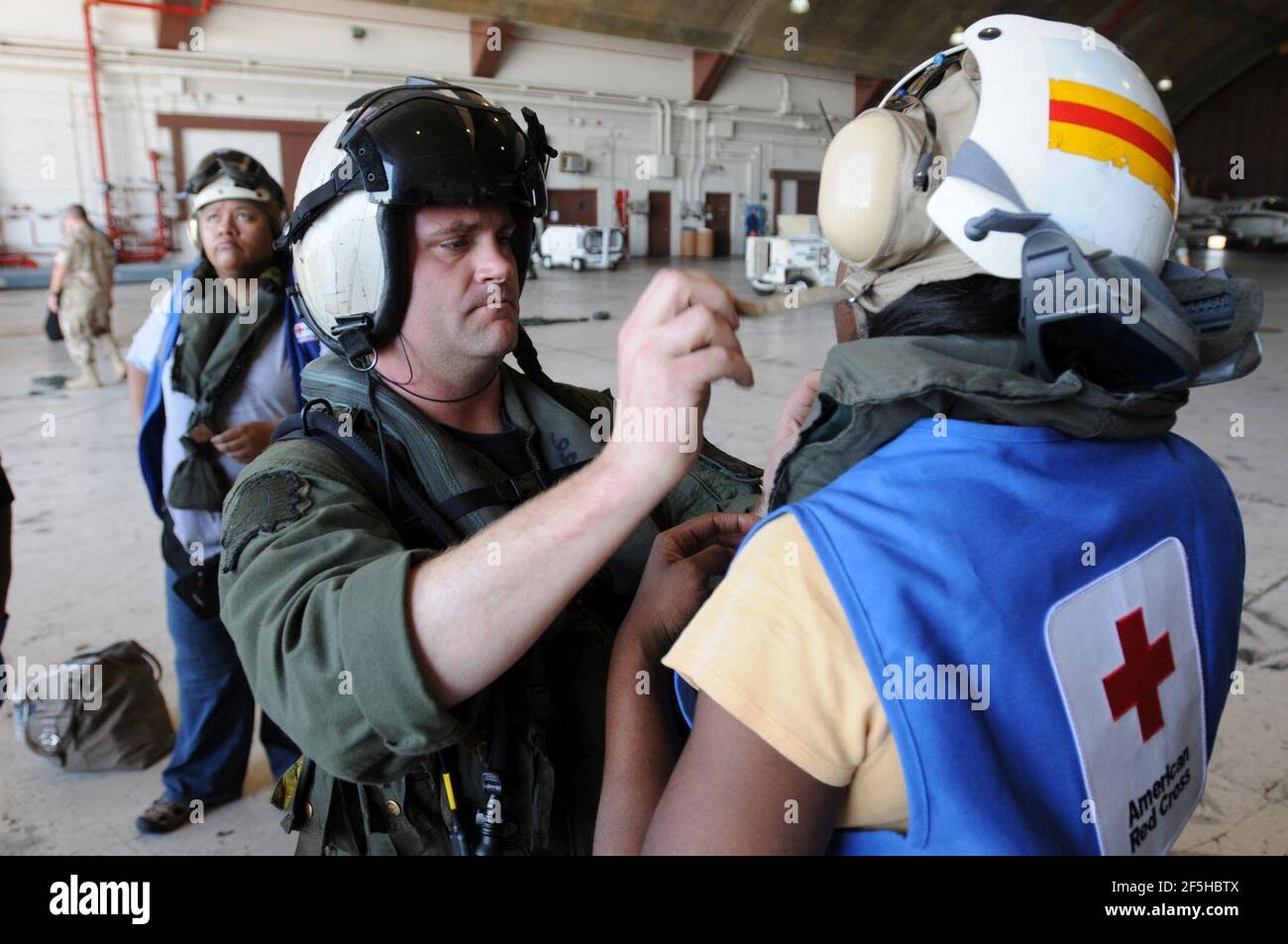 Red cross volunteers hi-res stock photography and images - Alamy