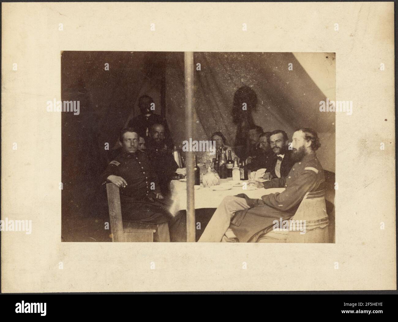 Soldiers around hi-res stock photography and images - Alamy