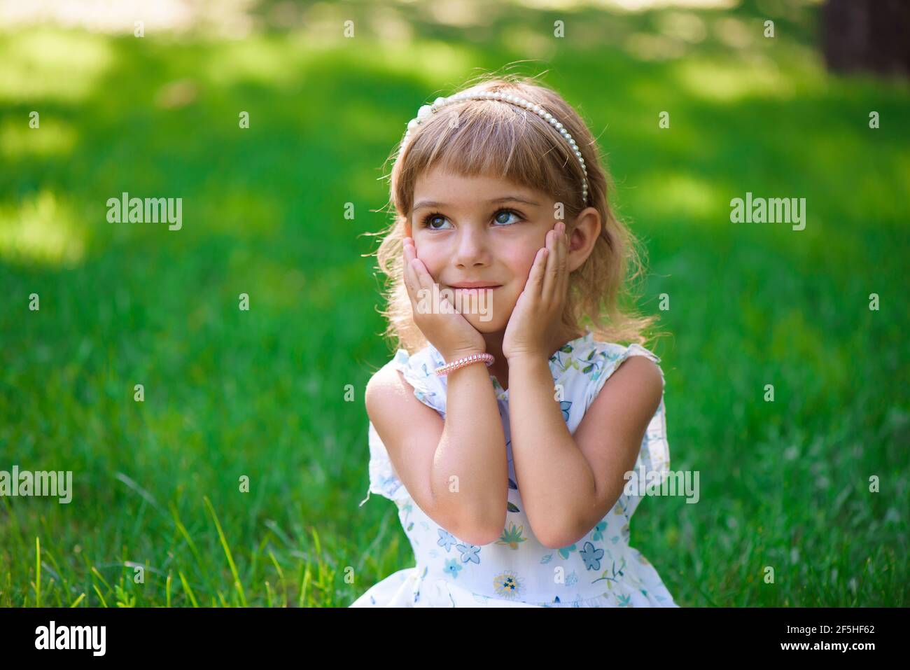 Llittle girl child outdoor in summer day Stock Photo - Alamy