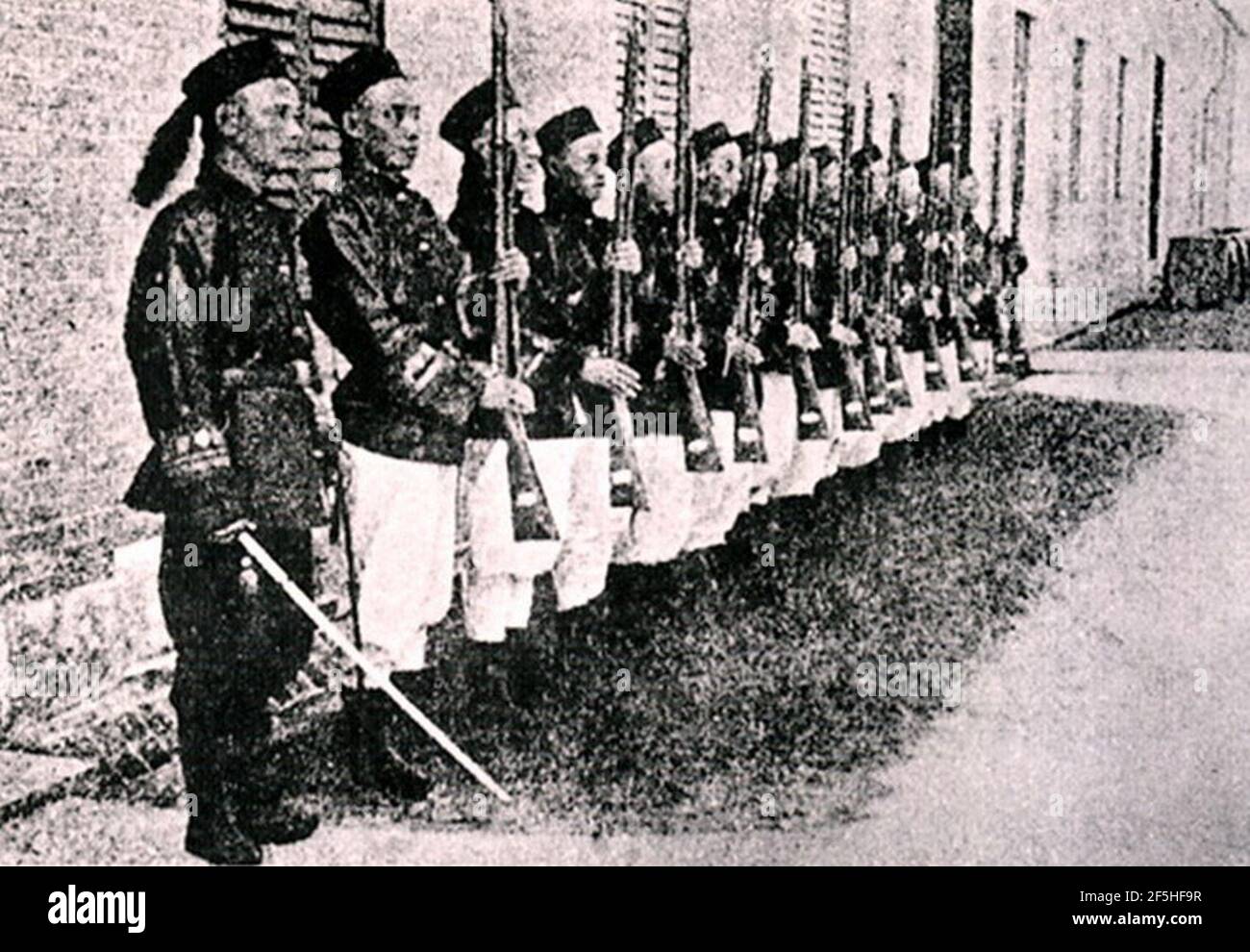 Qing new army troops present arms Stock Photo - Alamy