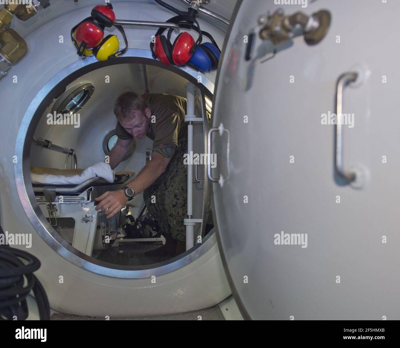 Recompression chamber hi-res stock photography and images - Alamy
