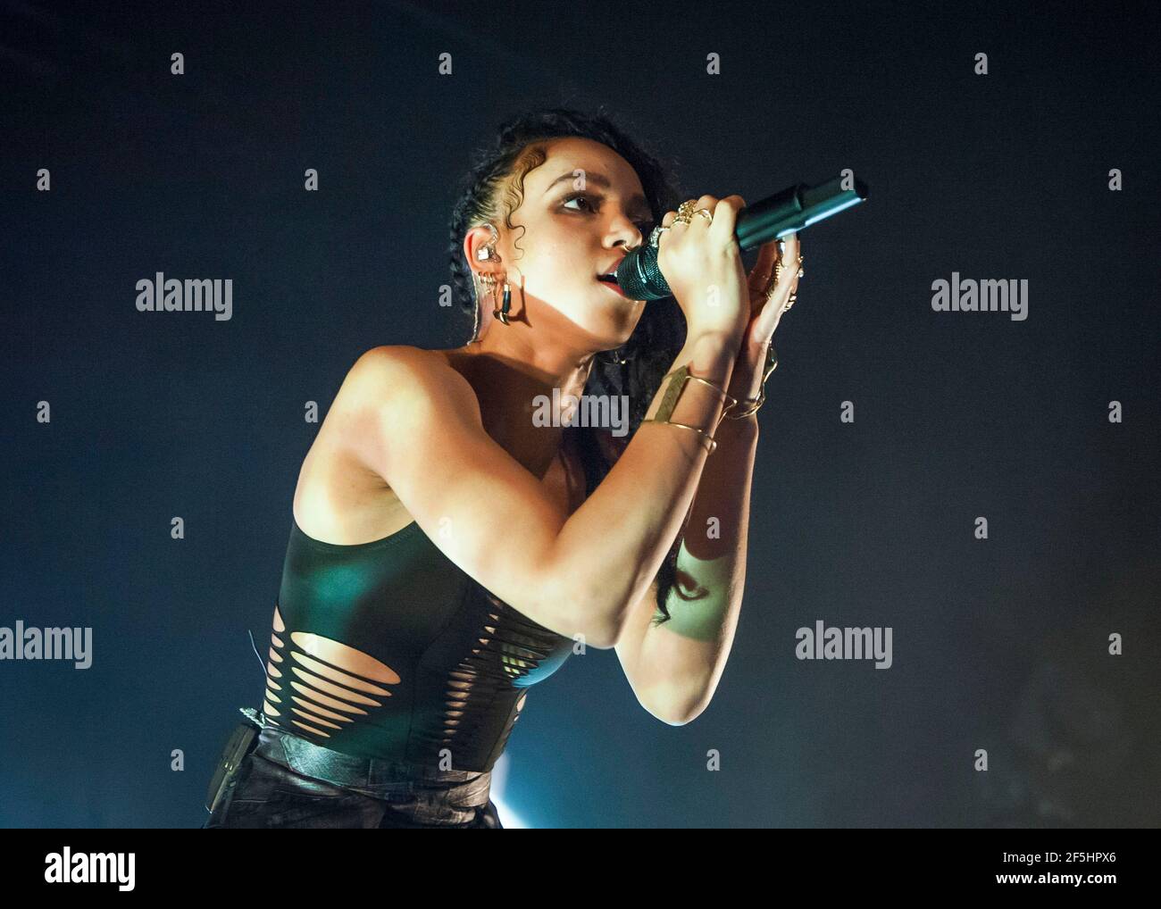 Fka twigs singer hi-res stock photography and images - Alamy