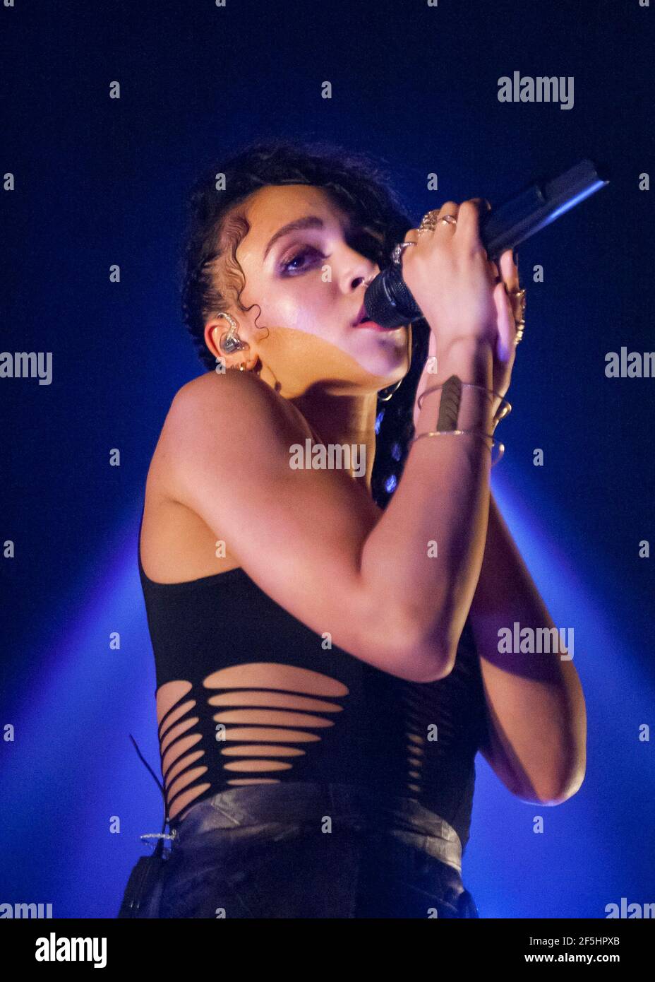 Fka twigs singer hi-res stock photography and images - Alamy