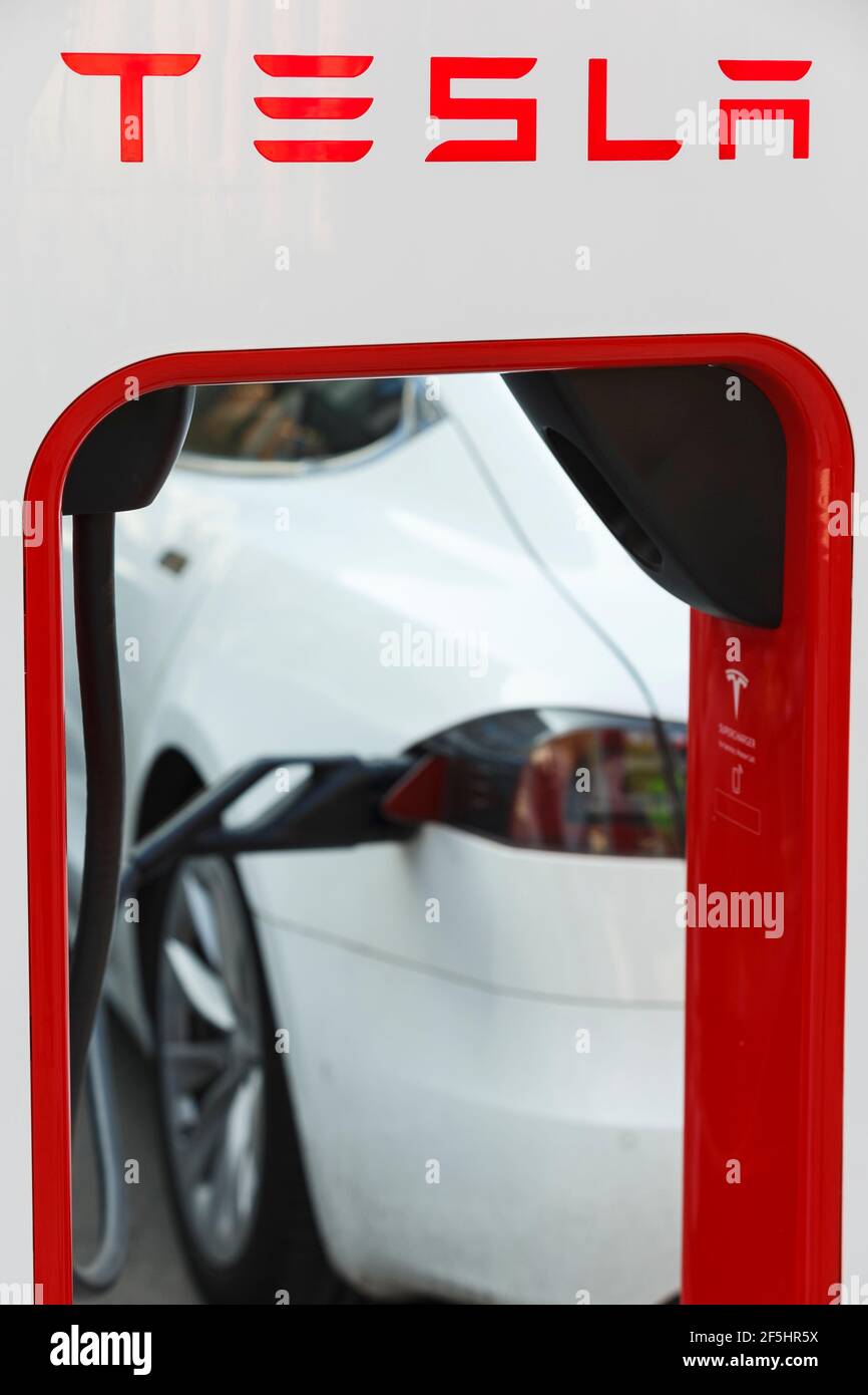 Electric vehicle charges public hi-res stock photography and images - Alamy