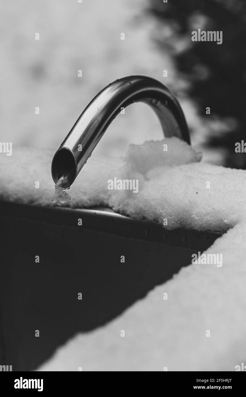 Frozen sink hi-res stock photography and images - Alamy