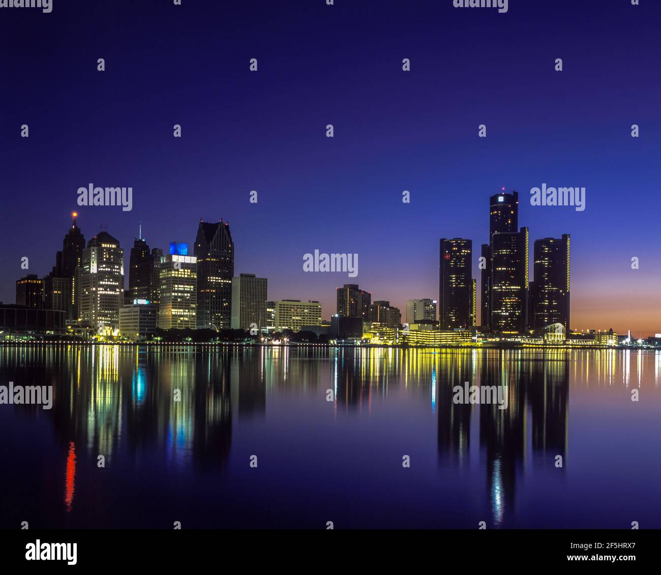 2003 HISTORICAL DOWNTOWN SKYLINE DETROIT RIVER DETROIT MICHIGAN USA ...