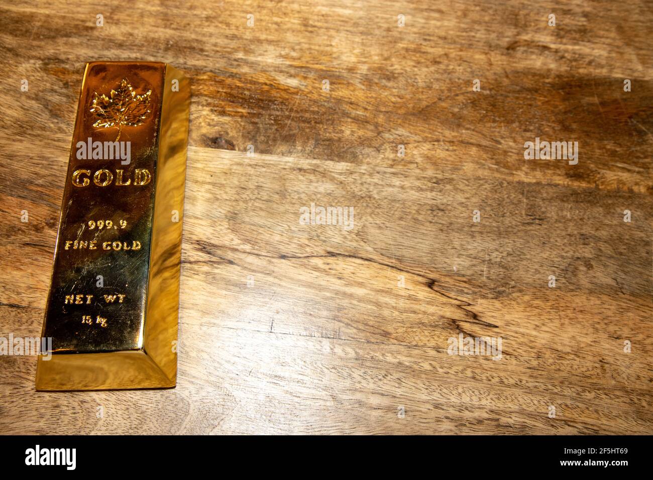 Solid gold bar hi-res stock photography and images - Alamy