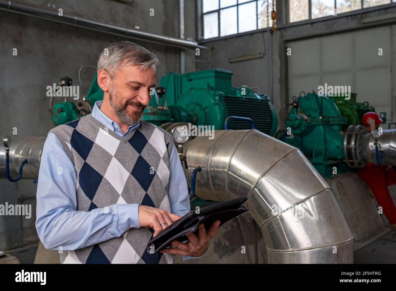 Engineer in industry 4 0 hi-res stock photography and images - Alamy