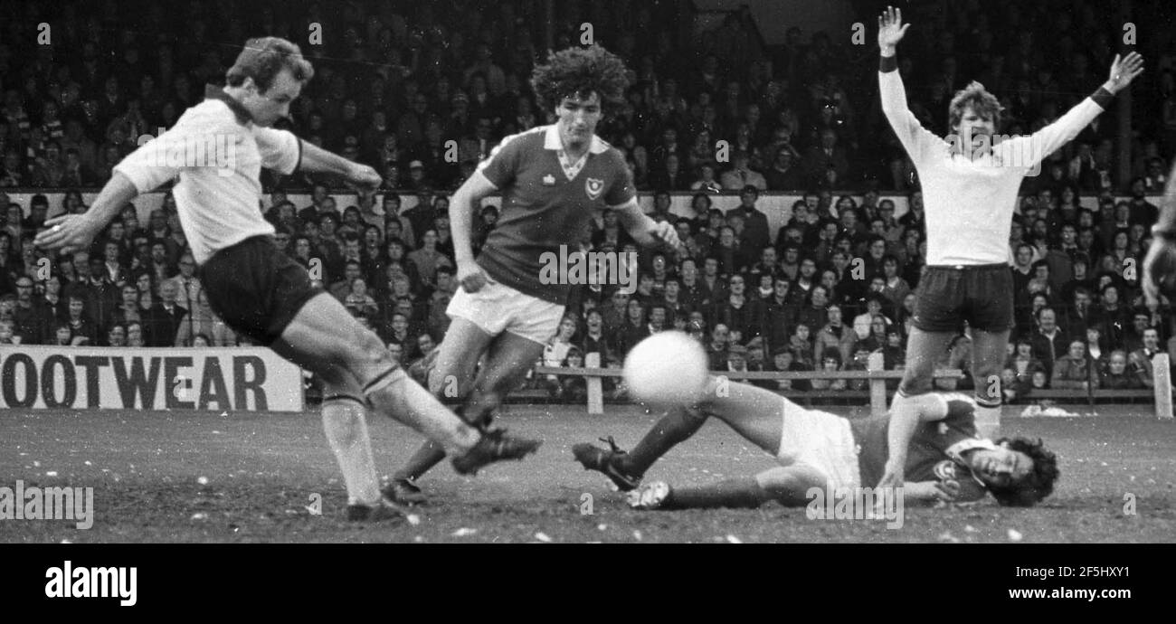 PORTSMOUTH FC, POMPEY, JEFF HEMMERMAN , STEVE PERRIN ON THE FLOOR PIC ...