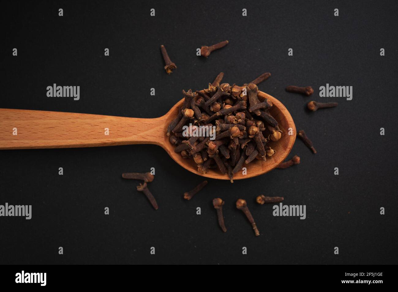 Clove spices wooden spoon isolated hi-res stock photography and images ...