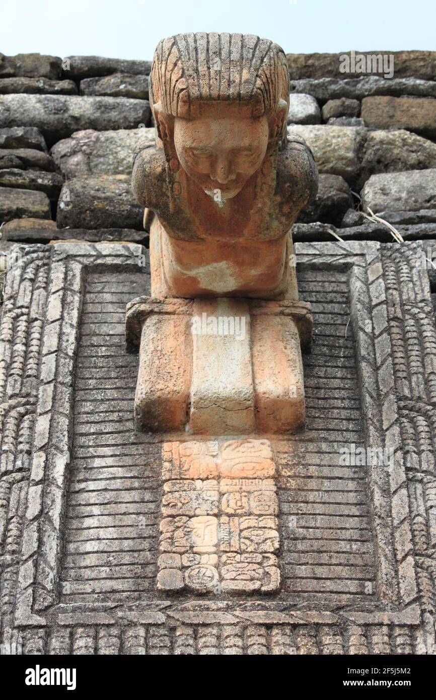 Mayan statue hi-res stock photography and images - Alamy