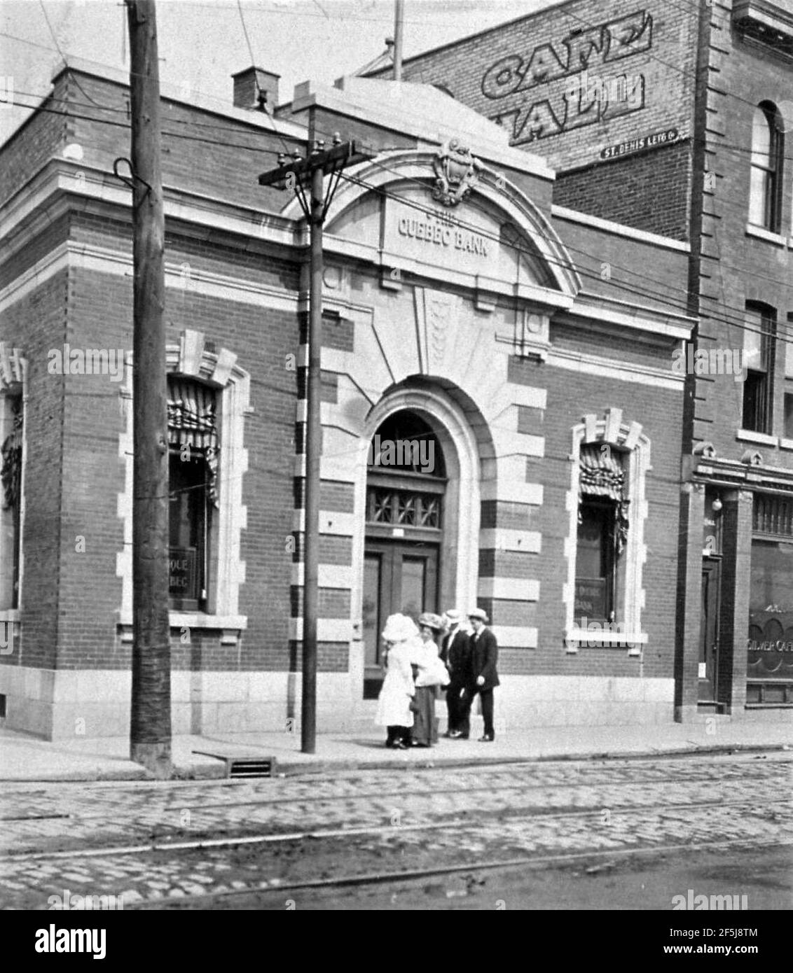 Quebec Bank - Notre-Dame - Atwater Stock Photo - Alamy