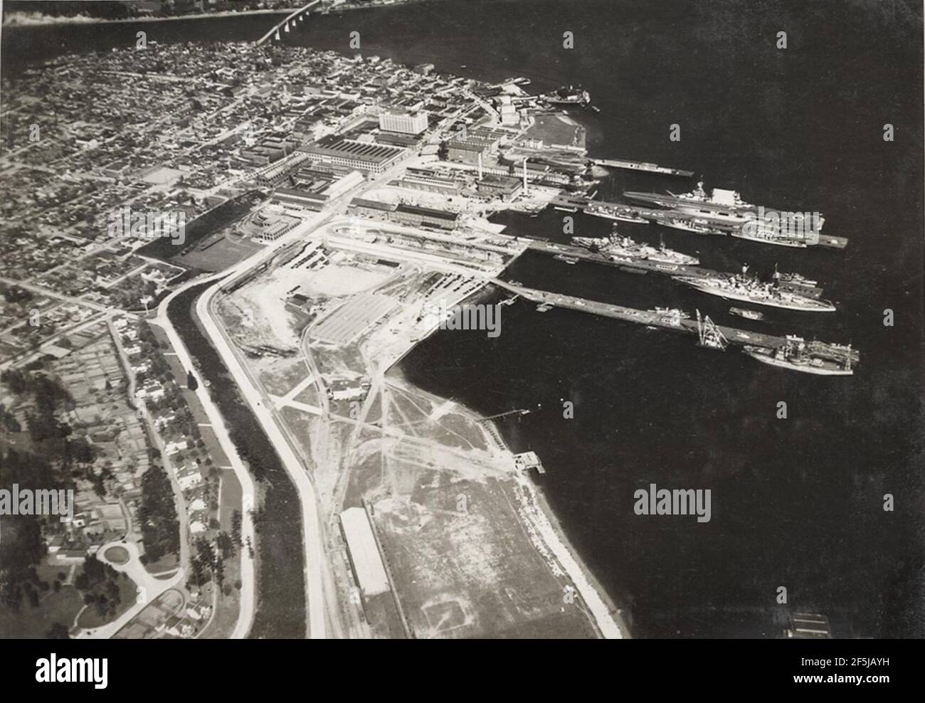 Puget Sound Naval Shipyard 1932 Stock Photo - Alamy