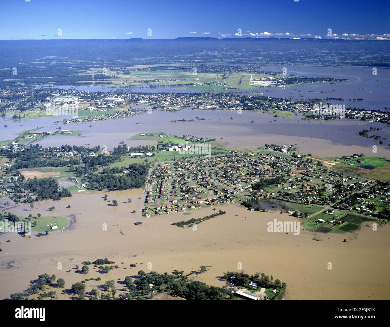 flood waters from the Hawkesbury river surround the town of Windsor ...