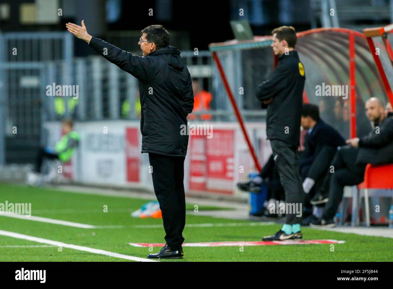 MAASTRICHT, NETHERLANDS - MARCH 26: Coach Darije Kalezic of MVV ...