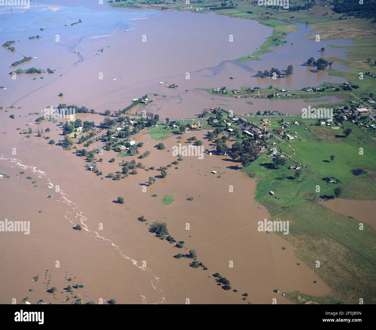 flood waters from the Hawkesbury river surround farm houses and crops ...
