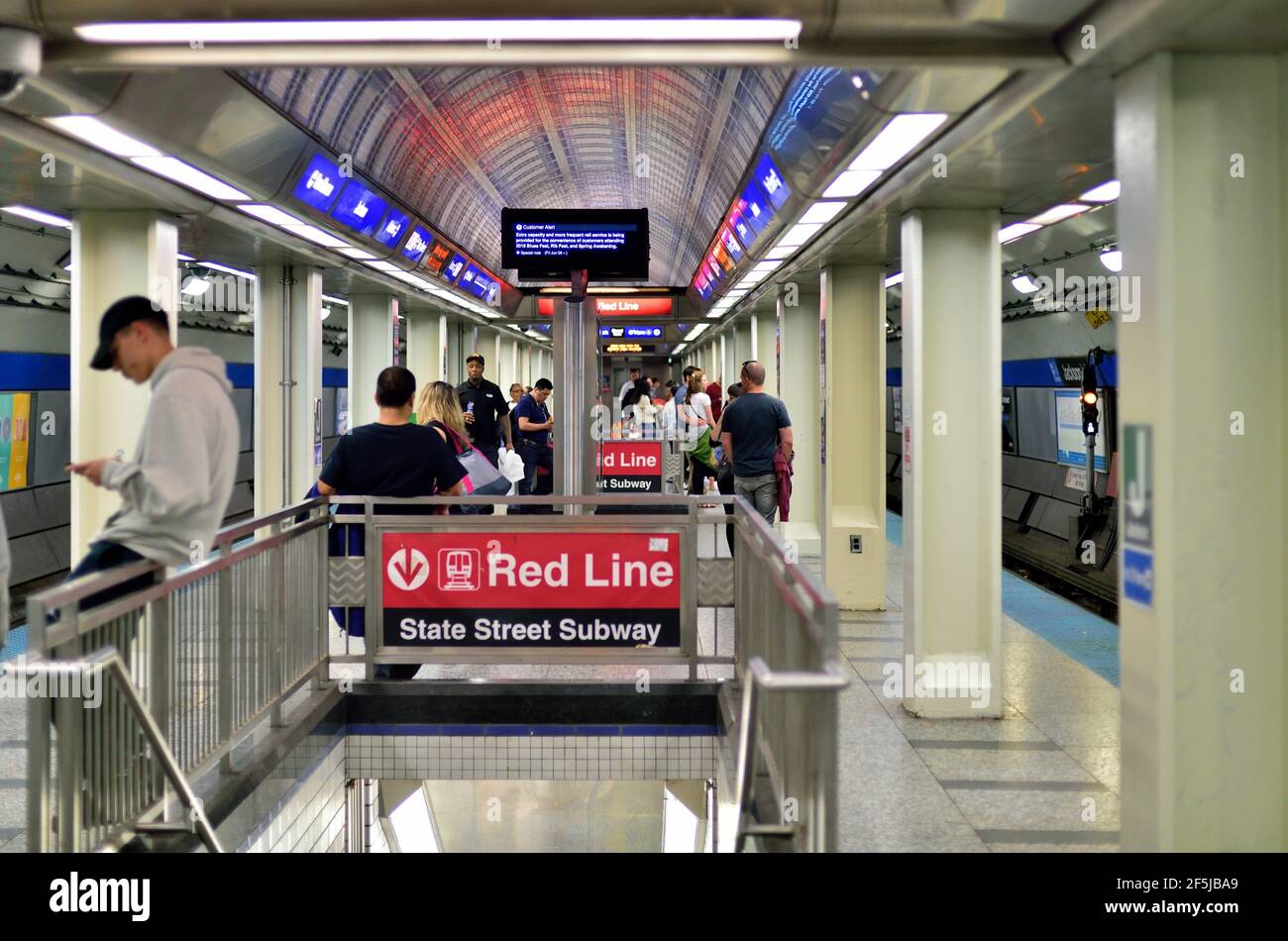 Chicago, Illinois, USA. Passengers await trains at the Jackson ...
