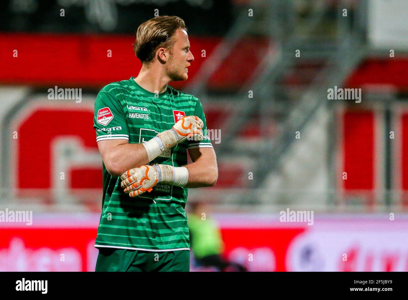MAASTRICHT, NETHERLANDS - MARCH 26: Goalkeeper Mike Havekotte of MVV ...