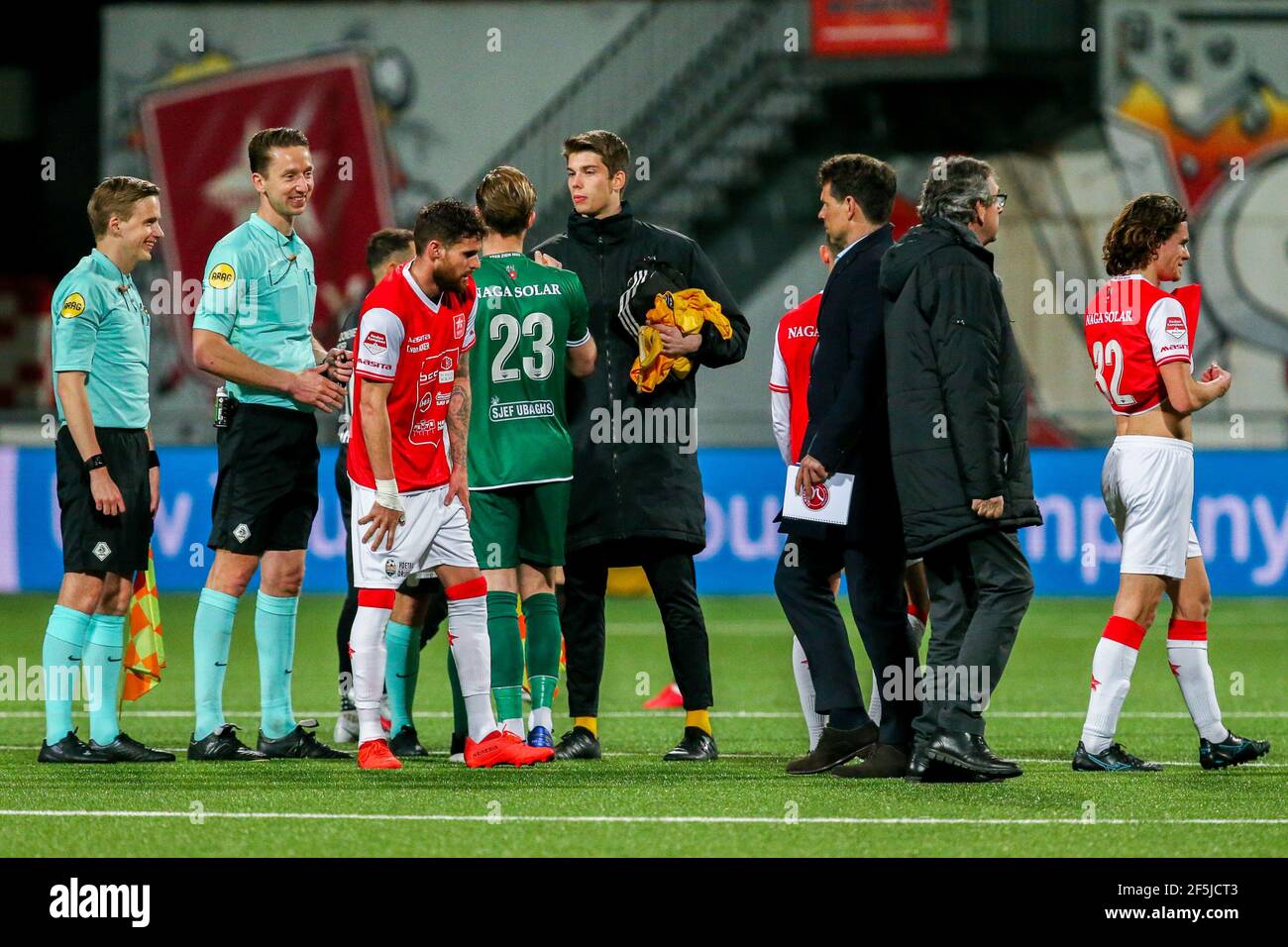 MAASTRICHT, NETHERLANDS - MARCH 26: Goalkeeper Mike Havekotte of MVV ...