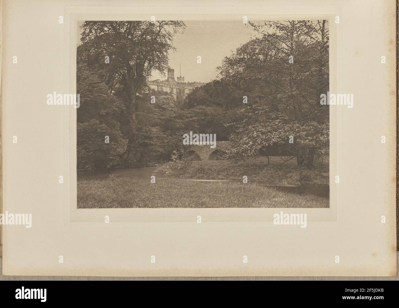 Haddon hall bridge hi-res stock photography and images - Alamy