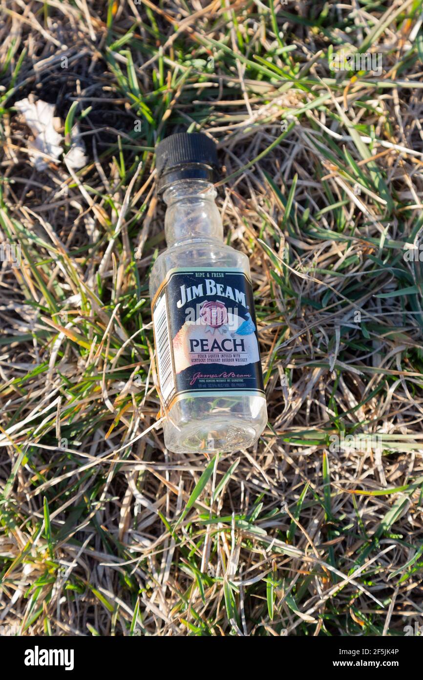 Jim beam bottle hi-res stock photography and images - Alamy